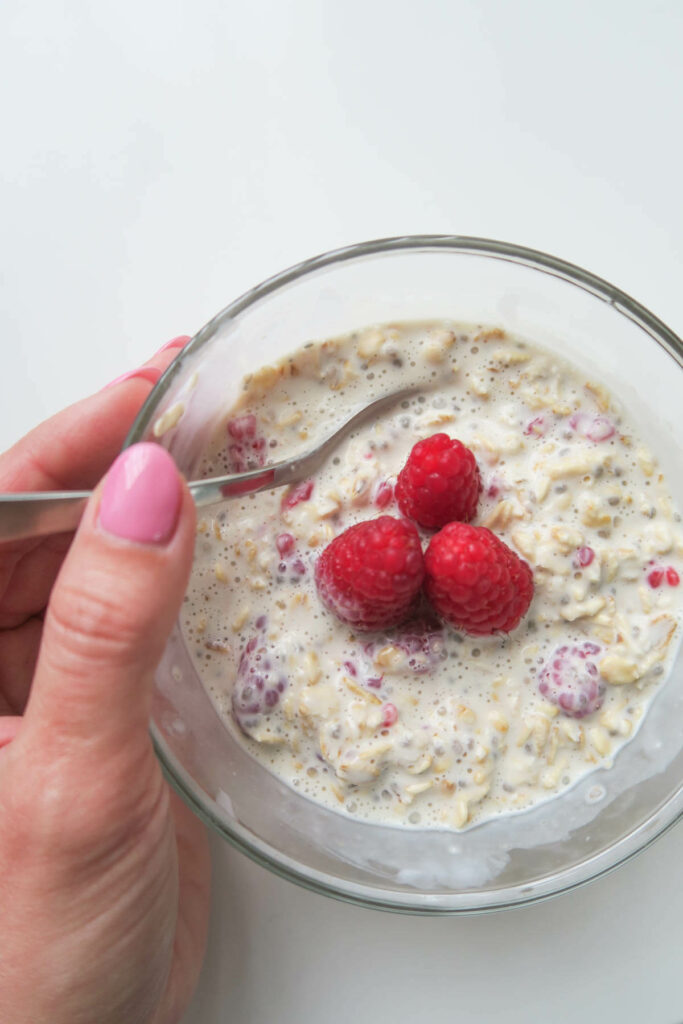 Easy Raspberry Overnight Oats Recipe (Gluten-Free, Vegan, Healthy) - The Chic Life