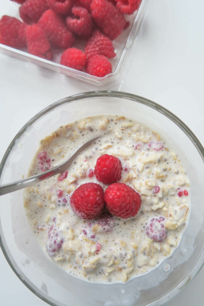 Easy Raspberry Overnight Oats Recipe (Gluten-Free, Vegan, Healthy) - The Chic Life