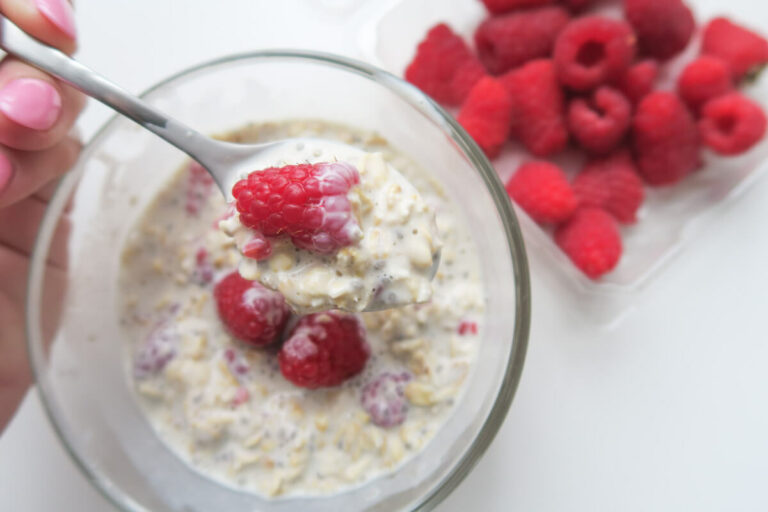 Easy Raspberry Overnight Oats Recipe (Gluten-Free, Vegan, Healthy) - The Chic Life